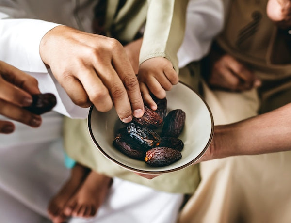 8 Rewards of Feeding Others in Islam: A Practice You Must Do As A Musl ...